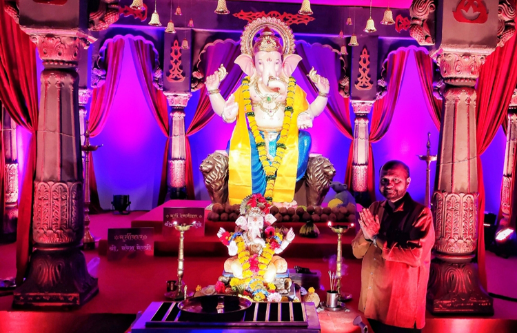 Tableau of 'Sarvajanik Ganpati Mandal' on the theme of Veer Savarkar's ...